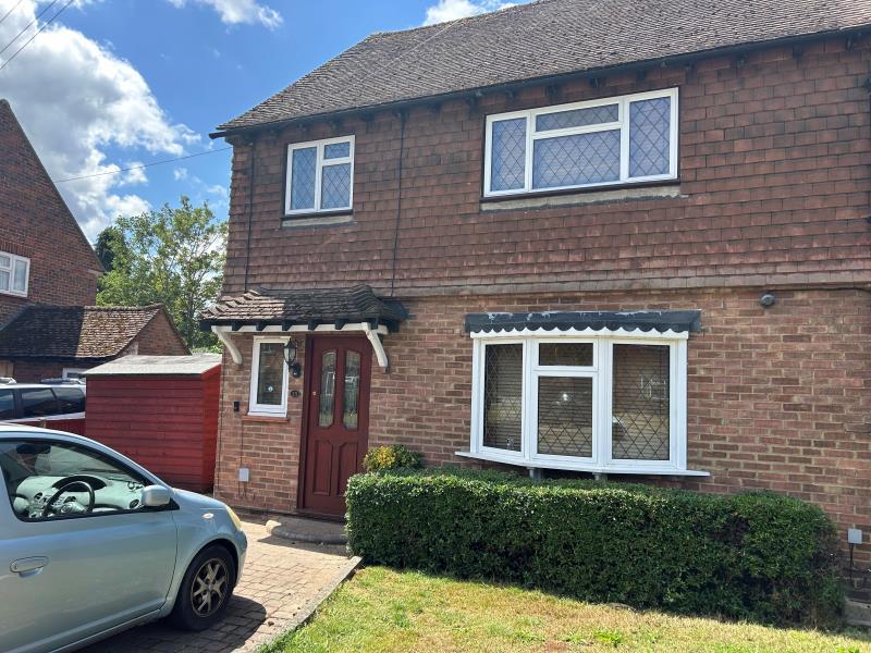 Cedar Way, Guildford GU1 3 bed terraced house - £2,350 pcm (£542 pw)