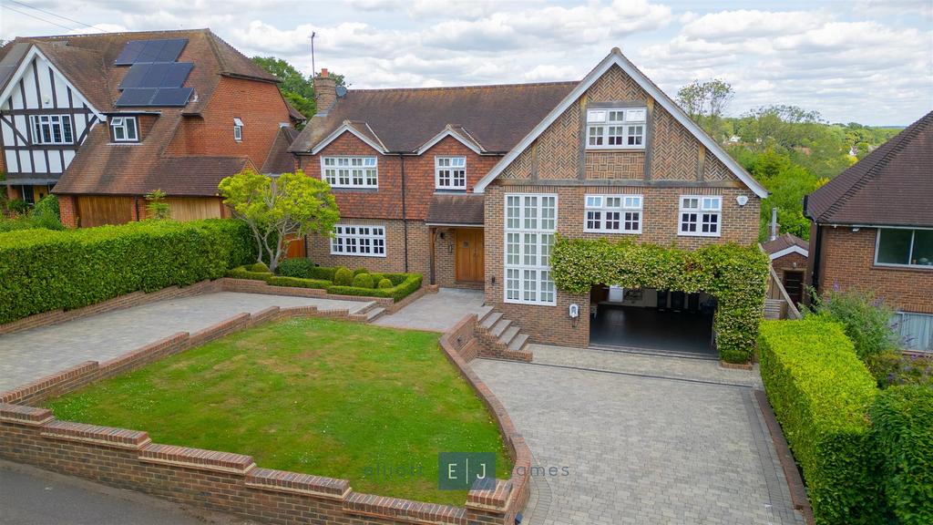St. Johns Road, Loughton IG10 5 bed detached house for sale - £2,500,000