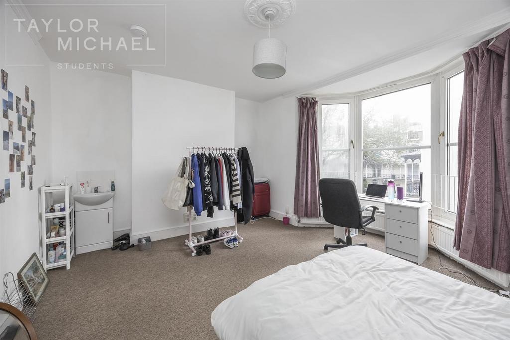 Russell Square, Brighton 7 bed house share to rent - £715 pcm (£165 pw)