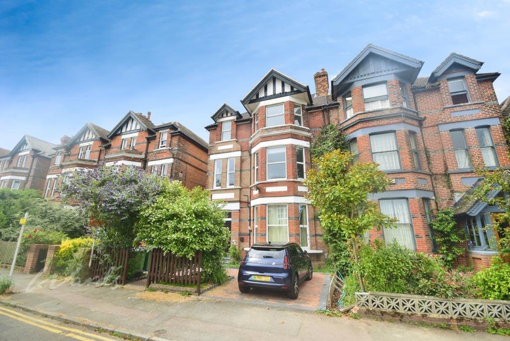 Trinity Road Folkestone CT20 2 bed apartment to rent - £1,200 pcm (£277 pw)