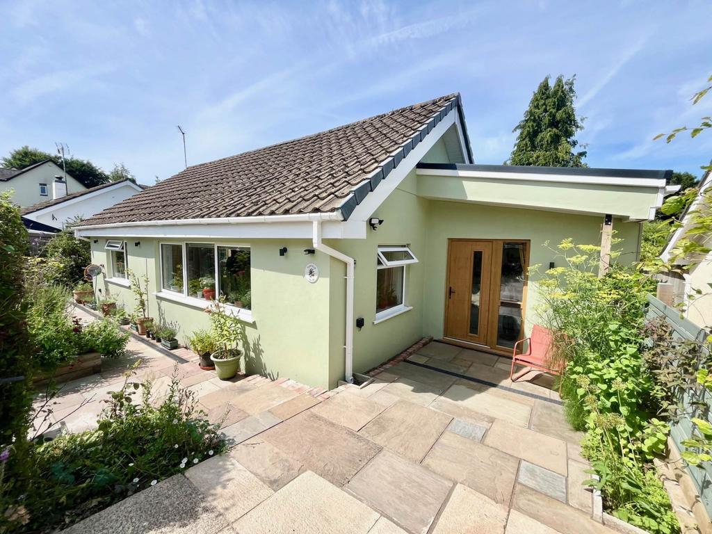 St Bernards Close, Buckfastleigh TQ11 3 bed bungalow for sale - £400,000