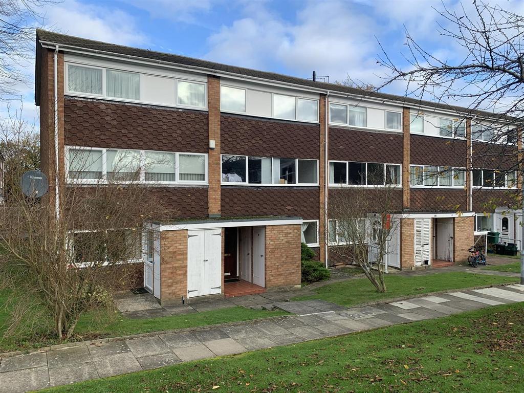Woodcote Drive, Crofton 3 bed maisonette - £1,700 pcm (£392 pw)