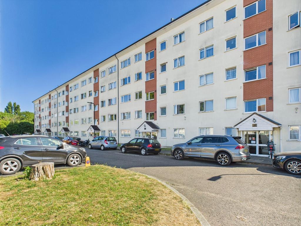Byron Way, Northolt, UB5 1 bed flat - £210,000