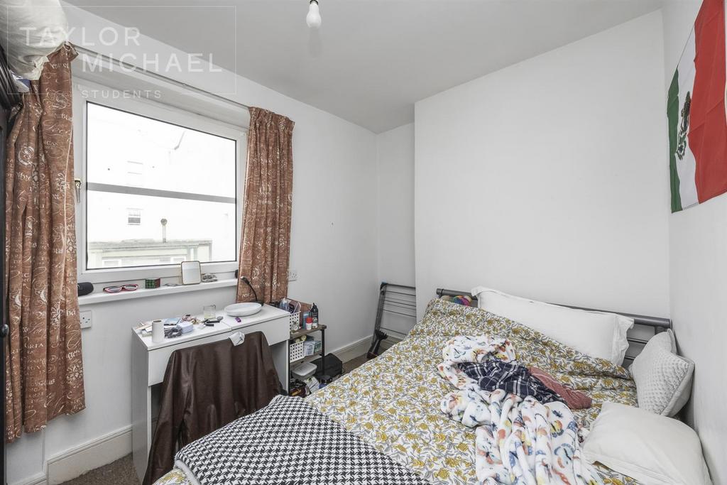 Russell Square, Brighton 7 bed house share - £715 pcm (£165 pw)