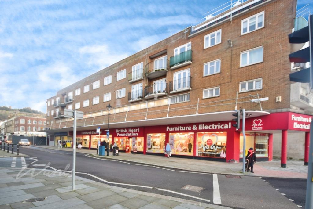 Castle Street Dover CT16 2 bed apartment - £950 pcm (£219 pw)