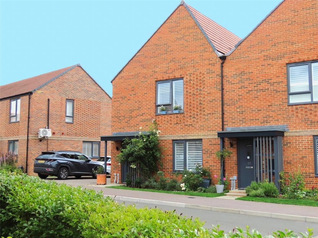 Ock Way, Godalming, Surrey, GU7 3 bed semi-detached house - £579,950