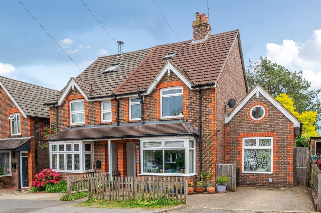 New Road, Haslemere, West Sussex, GU27 4 bed semi-detached house - £705,000