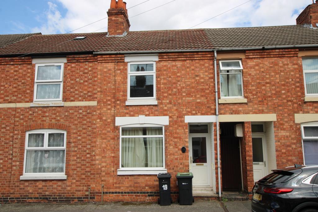 Edinburgh Road, Kettering... 3 bed terraced house - £1,000 pcm (£231 pw)