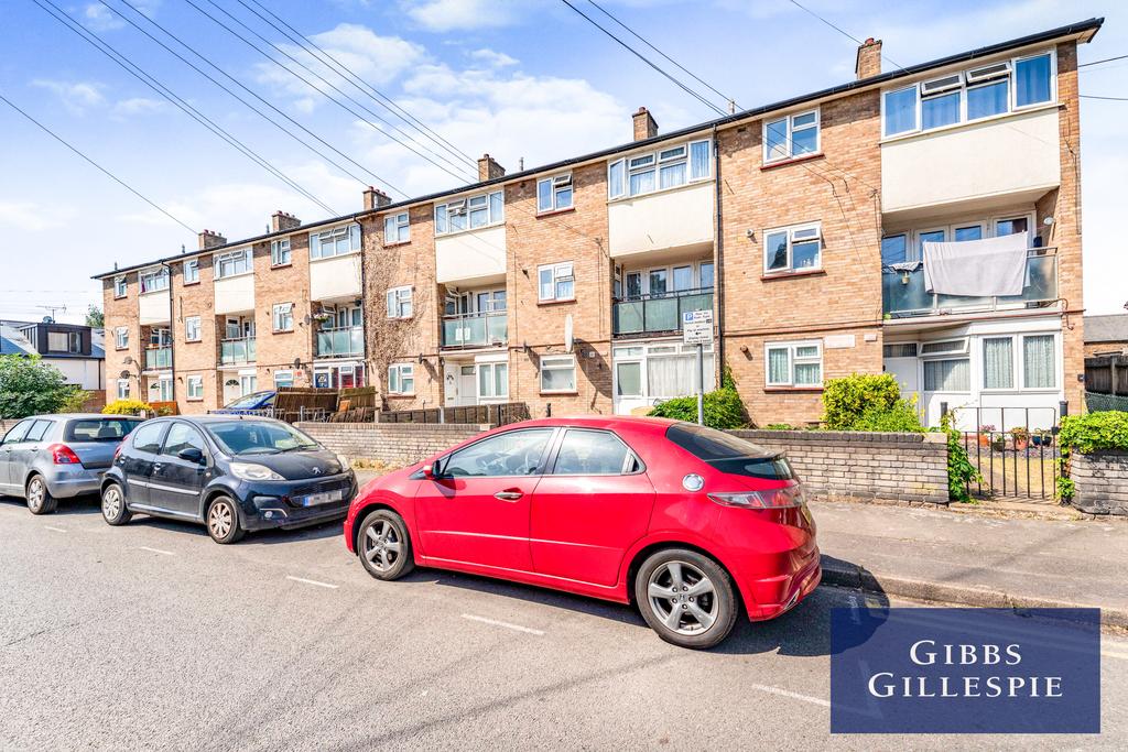 Waterloo Road, Uxbridge, UB8 1 bed flat - £1,250 pcm (£288 pw)