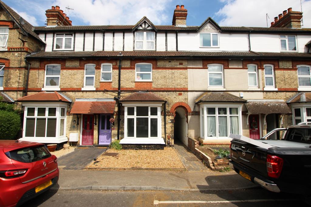 Bowling Green Avenue, Kettering... 1 bed ground floor maisonette to rent - £825 pcm (£190 pw)