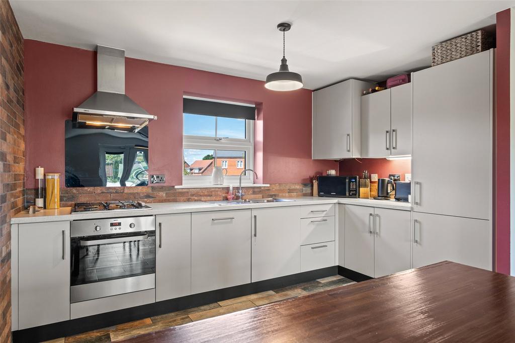 William Heelas Way, Berkshire RG40 2 bed apartment - £300,000