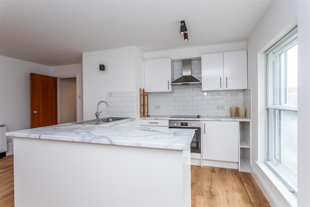 Hanover Place, Mile End, E3 2 bed flat - £400,000