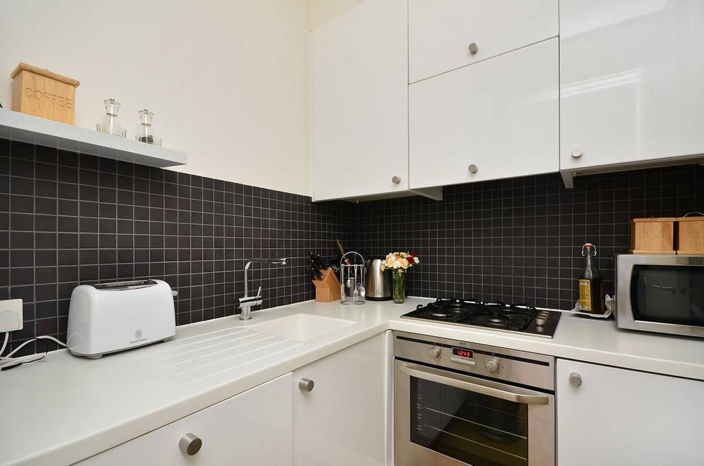 Leather Lane, Farringdon, London, EC1N 1 bed flat - £2,300 pcm (£531 pw)