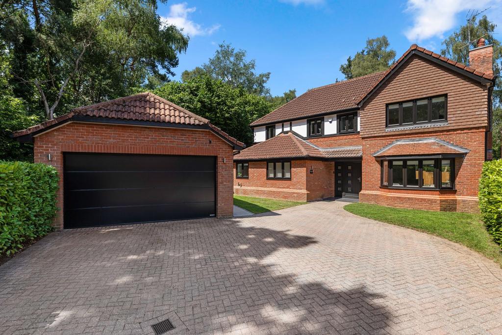 Booth Drive, Wokingham RG40 4 bed detached house for sale - £1,150,000