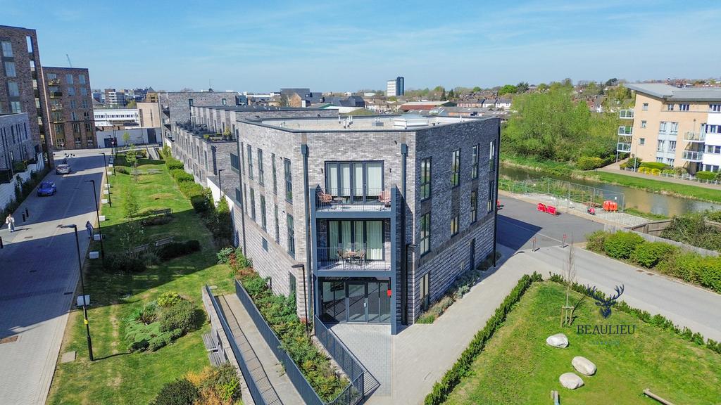 Chelmsford CM2 2 bed apartment to rent - £1,700 pcm (£392 pw)
