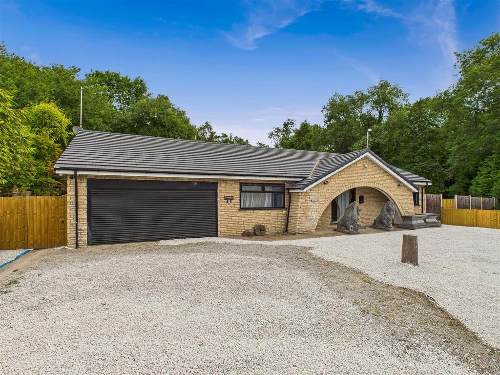 Crow Lane, Unstone, Dronfield 5 bed bungalow - £2,000 pcm (£462 pw)