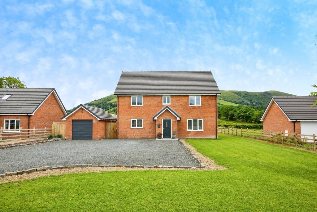 Cae Bryncoch, Montgomeryshire SY19 4 bed detached house - £405,000