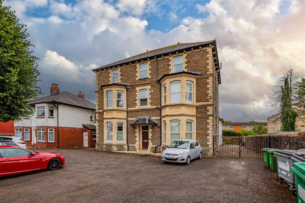 Station Road, Cardiff CF14 1 bed flat - £850 pcm (£196 pw)