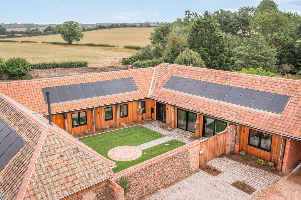 A Bespoke Single-Storey Barn... 3 bed barn conversion for sale - £695,000