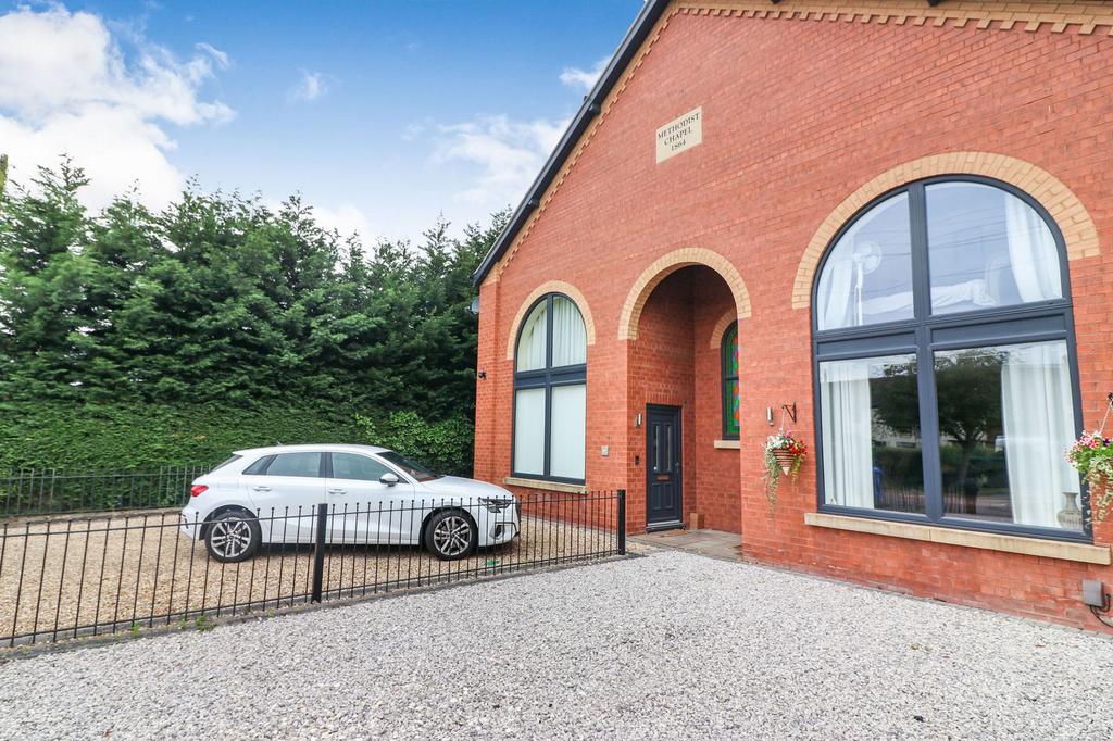 Station Road, Grimsby DN41 3 bed character property for sale - £260,000