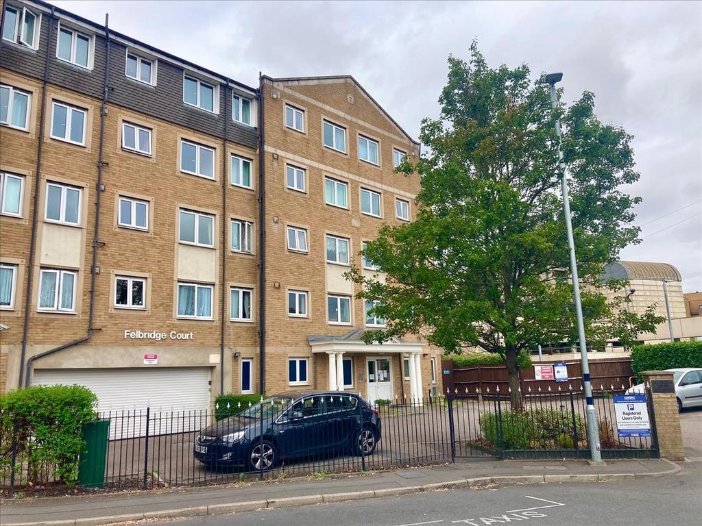 Felbridge Court, Feltham, Middlesex... 1 bed flat - £1,375 pcm (£317 pw)
