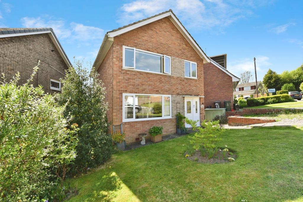 Sough Hall Crescent, Rotherham S61 3 bed detached house - £1,000 pcm (£ ...
