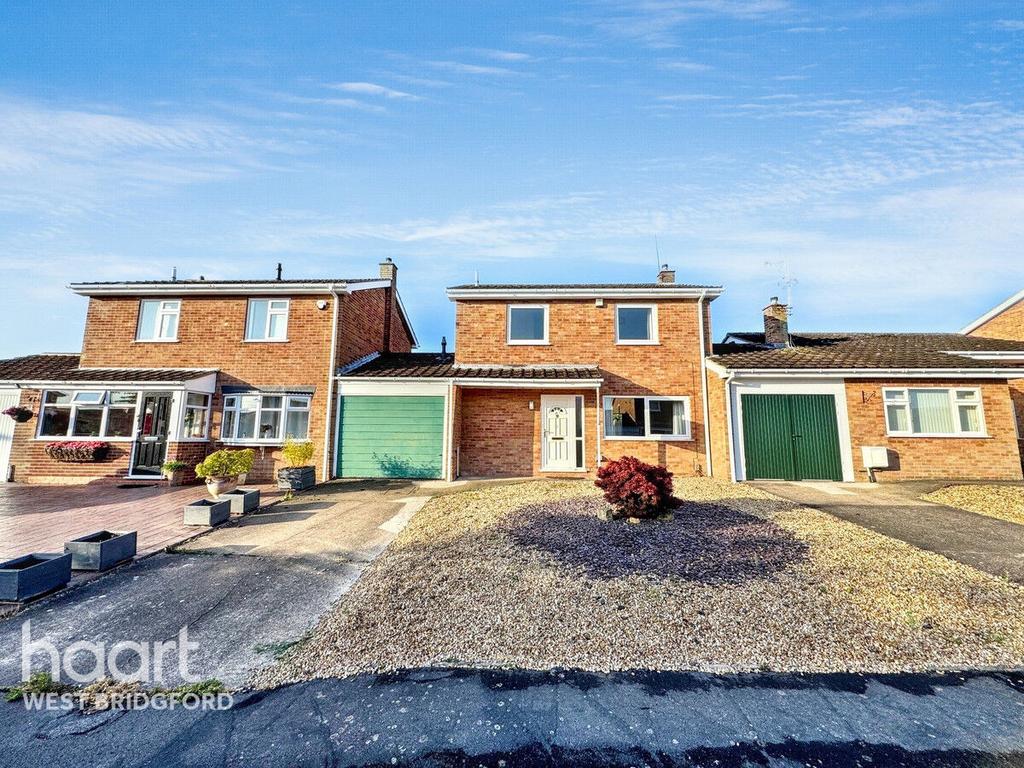 Cedar Close, Nottingham 3 bed link detached house - £250,000