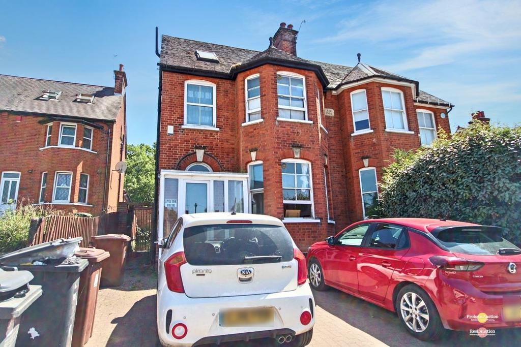 Elstree Hill South, Borehamwood WD6 5 bed house of multiple occupation ...