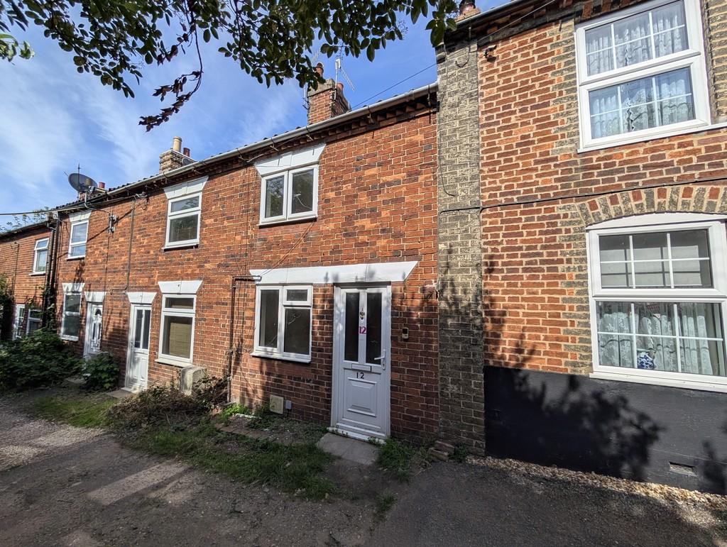 Long Row, Leiston 2 bed terraced house - £750 pcm (£173 pw)