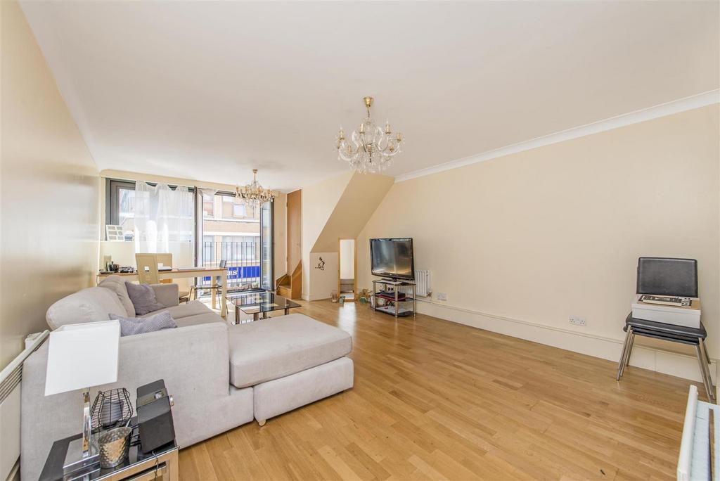 Curtain Road, Shoreditch, EC2A 2 bed duplex - £2,900 pcm (£669 pw)