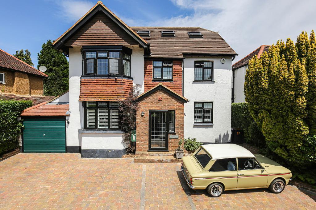 Briton Hill Road, Sanderstead, CR2 0JJ 5 bed detached house - £1,095,000