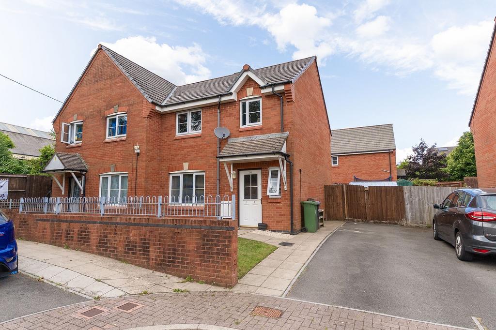 Talywain, Pontypool, NP4 2 bed semi-detached house for sale - £200,000
