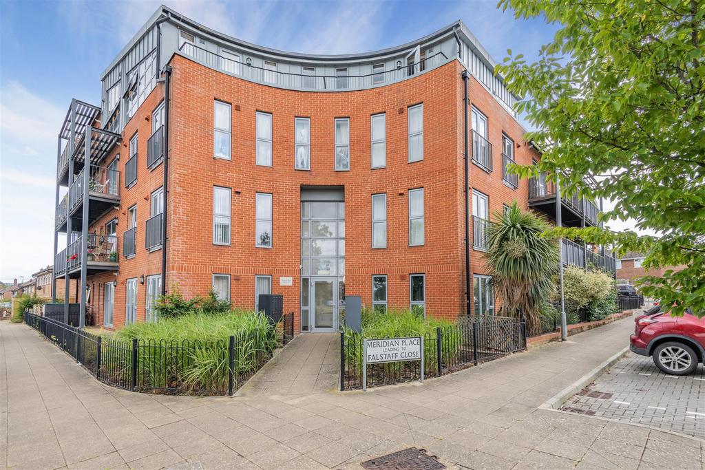 Meridian Place, East Malling 2 bed apartment - £117,500