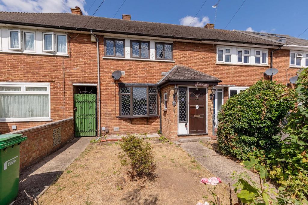 Webb Close, Langley SL3 3 bed terraced house for sale - £375,000
