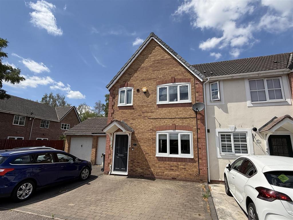 Primrose Drive, Burton-On-Trent DE14 3 bed end of terrace house - £215,000