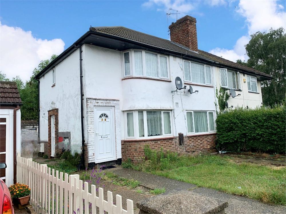 Cornwall Avenue, Slough SL2 2 bed ground floor maisonette to rent - £ ...