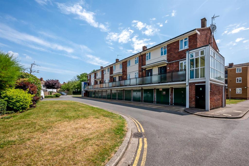 Chinbrook Road, London SE12 2 bed apartment - £225,000