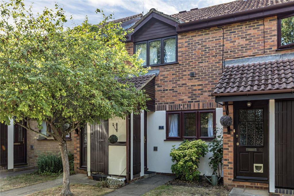 Briar Walk, West Byfleet, Surrey, KT14 1 bed maisonette - £259,950