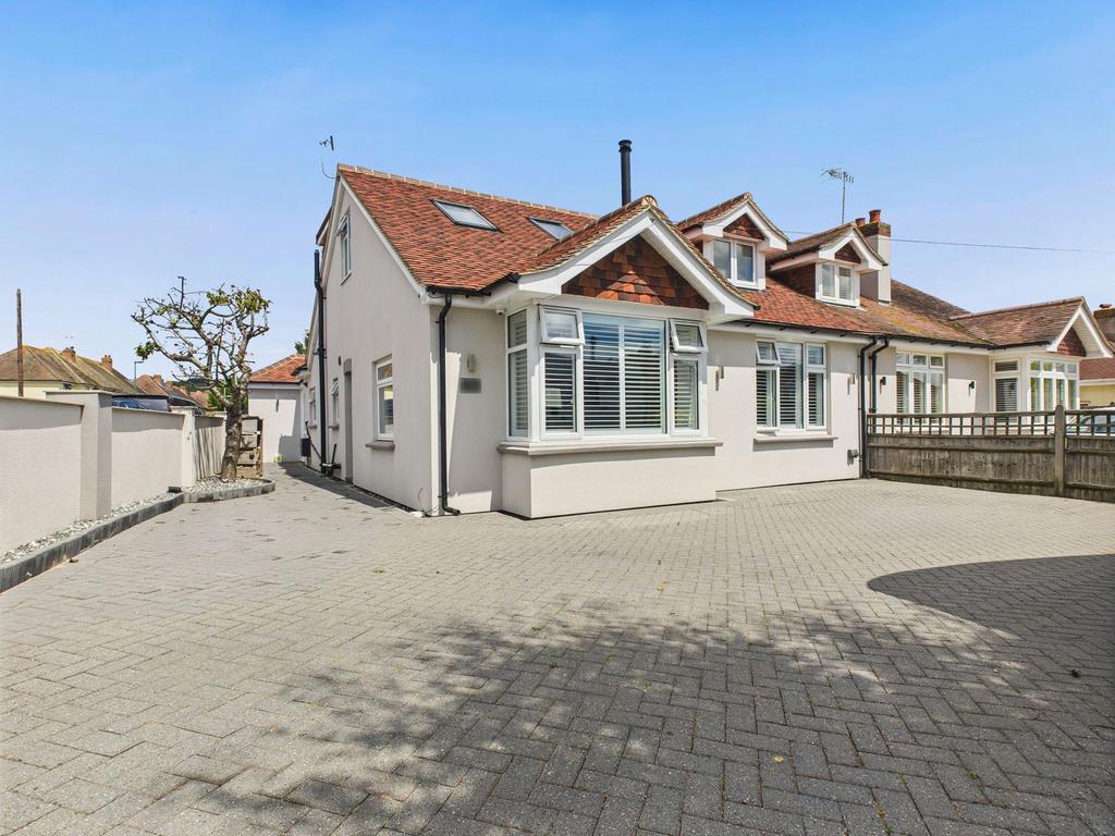Crabtree Lane, Lancing, BN15 9PW 4 bed semi-detached house - £600,000