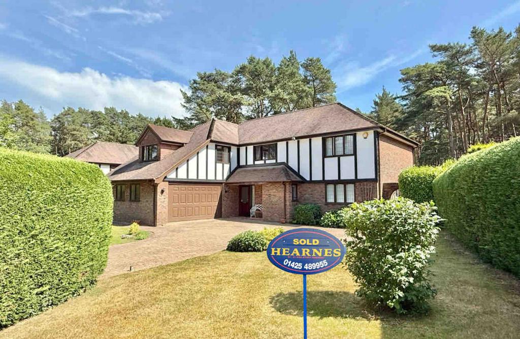 Egmont Close, Avon Castle, BH24 2DJ 5 bed detached house - £1,150,000