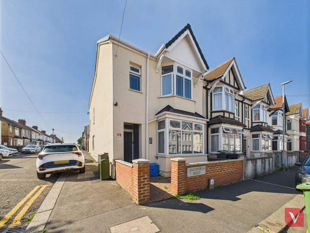Chatsworth Road, Luton LU4 3 bed end of terrace house for sale - £450,000