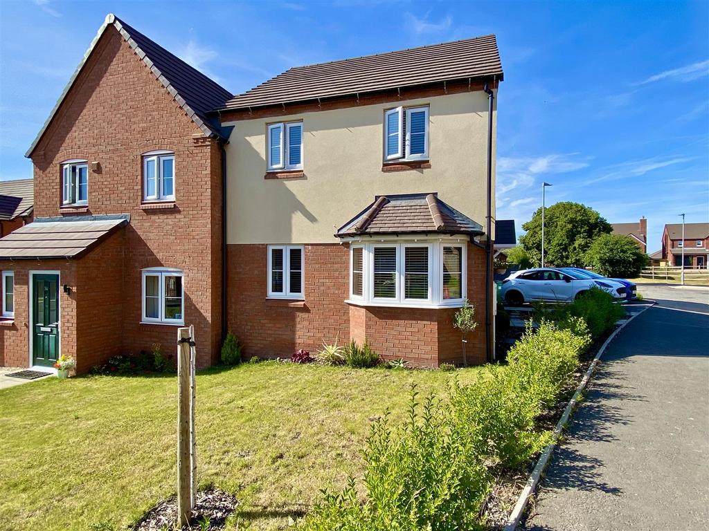 Crugetone Way, Telford TF6 3 bed semi-detached house - £240,000