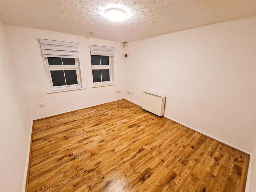 Hazelwood Park Close, Chigwell, IG7 1 bed ground floor flat to rent - £ ...