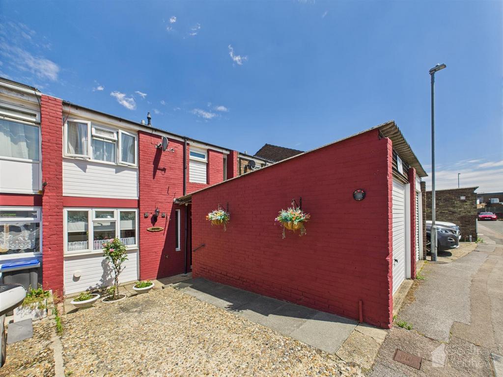 Peterswood, Harlow CM18 3 bed terraced house for sale - £345,000