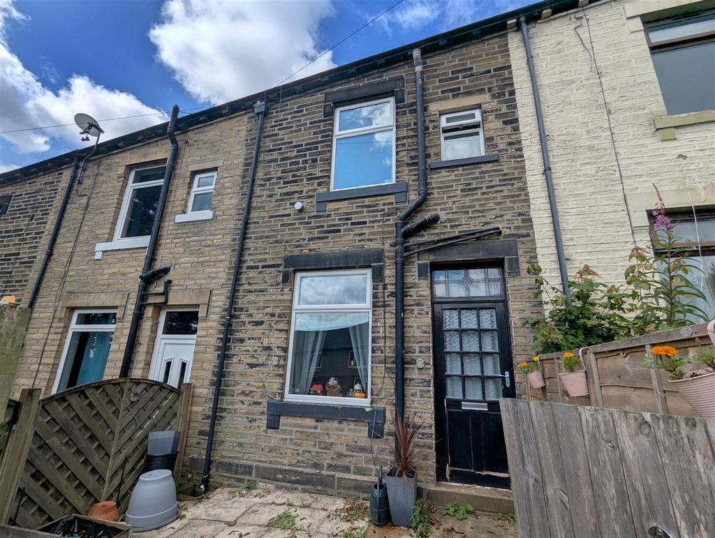 Pleasant Street, Sowerby Bridge HX6 2 bed terraced house - £120,000