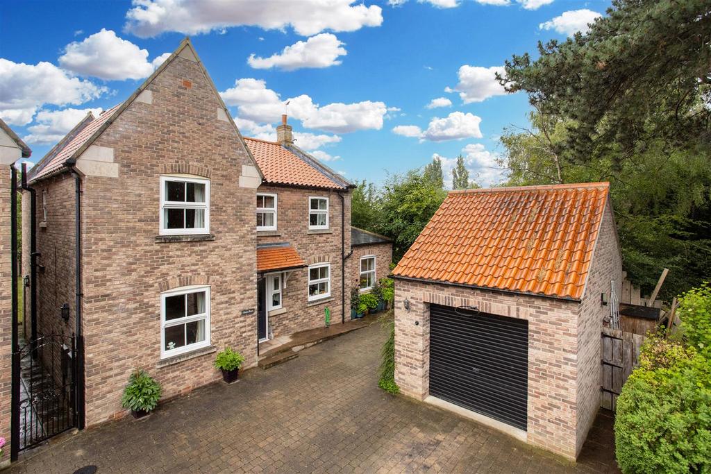 Cemetery Road, Thirsk 4 bed detached house for sale - £600,000