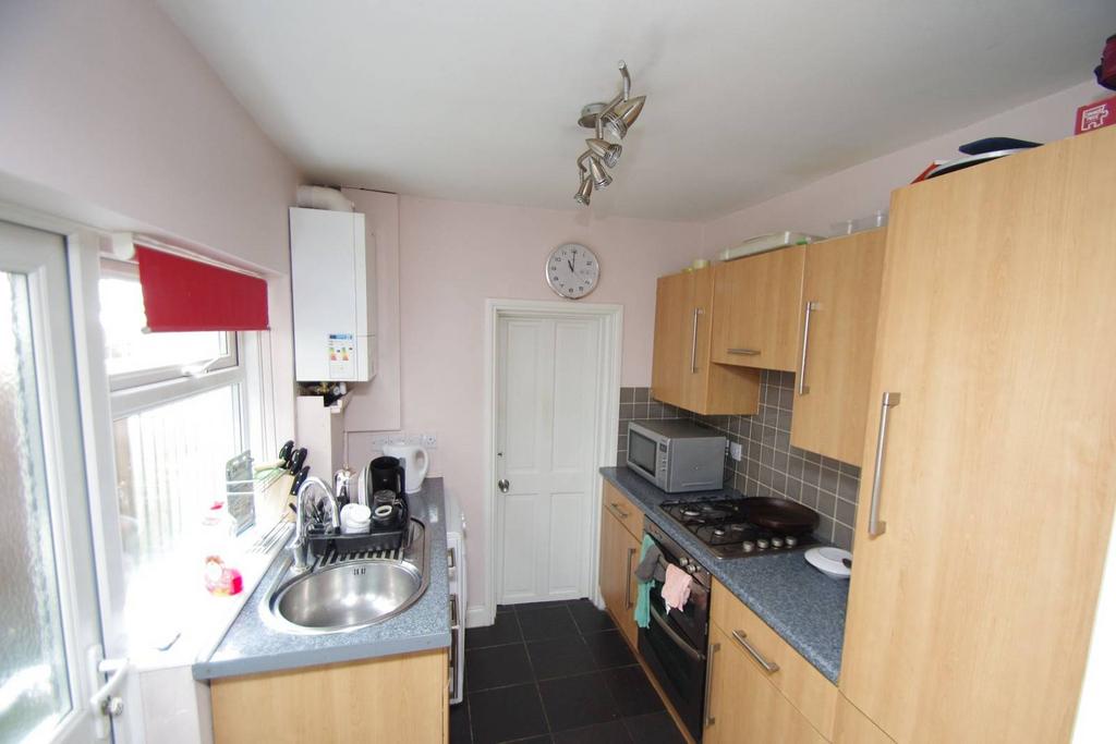 Brighton Road, Watford, WD24 2 bed terraced house - £1,500 pcm (£346 pw)
