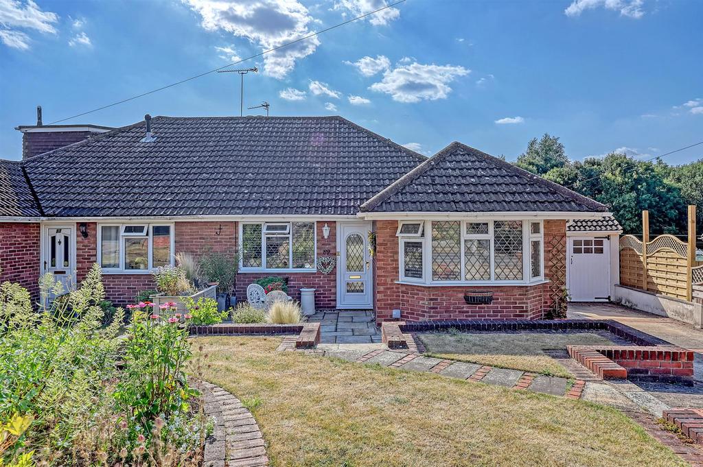 Cannons Close, Bishop's Stortford CM23 2 bed semi-detached bungalow - £ ...