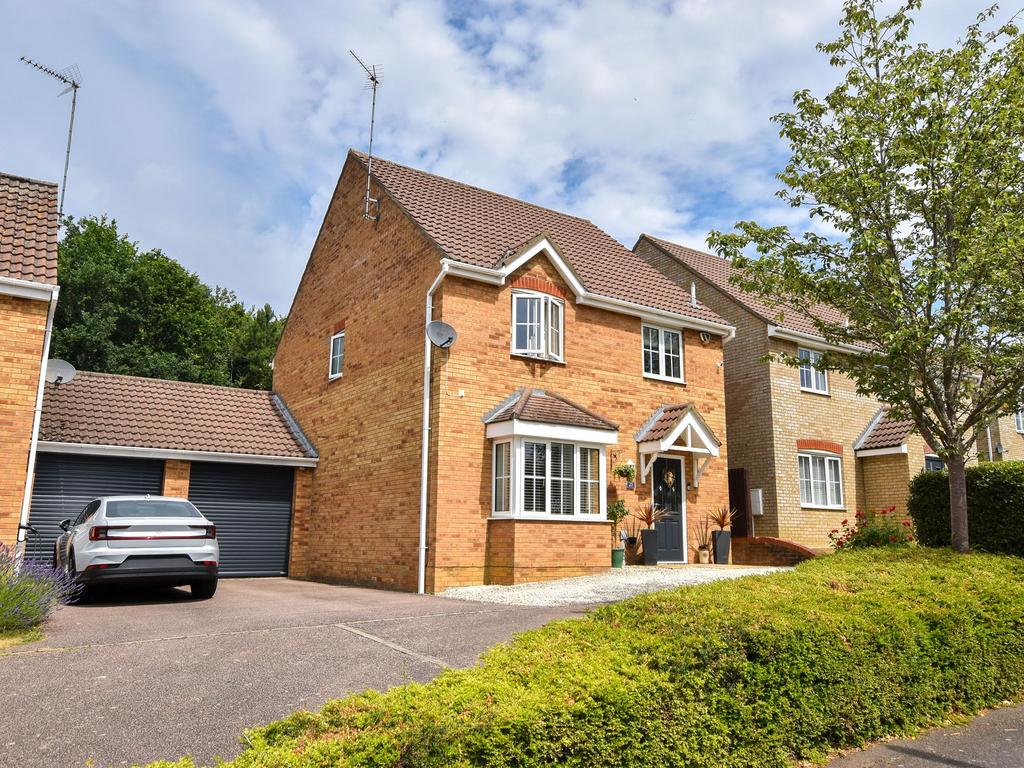 Mansell Close, Towcester, NN12 4 bed detached house - £450,000