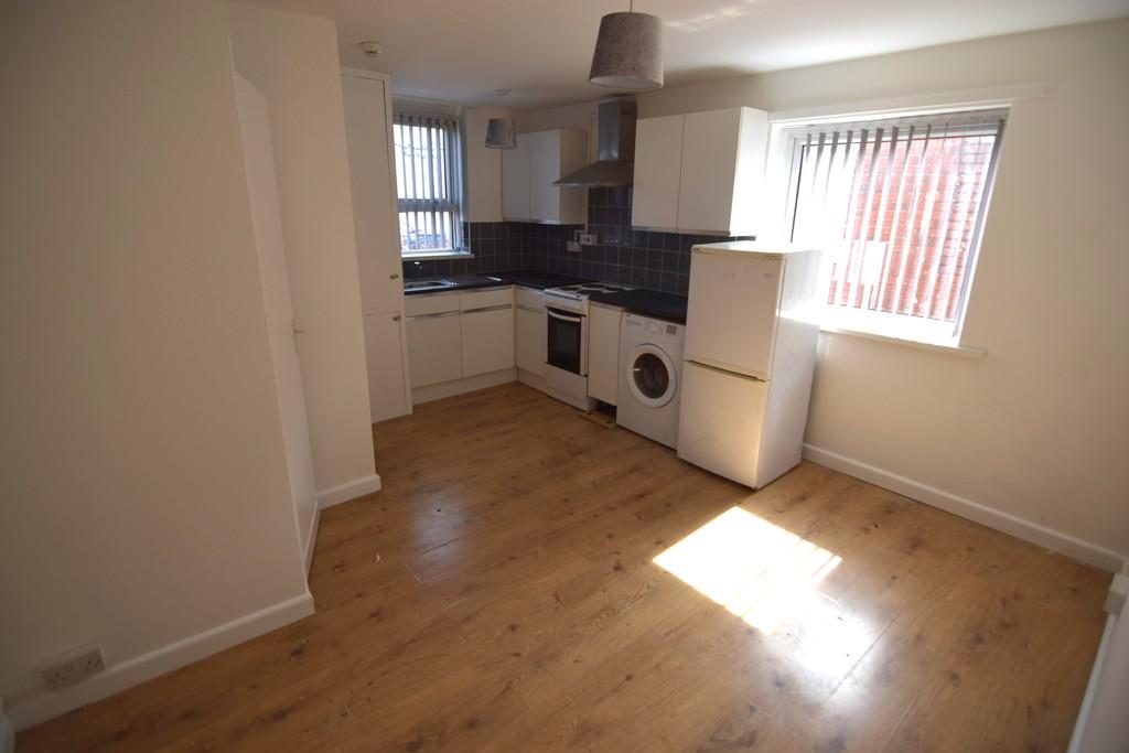 Charnley Road, Blackpool 1 bed flat - £425 pcm (£98 pw)